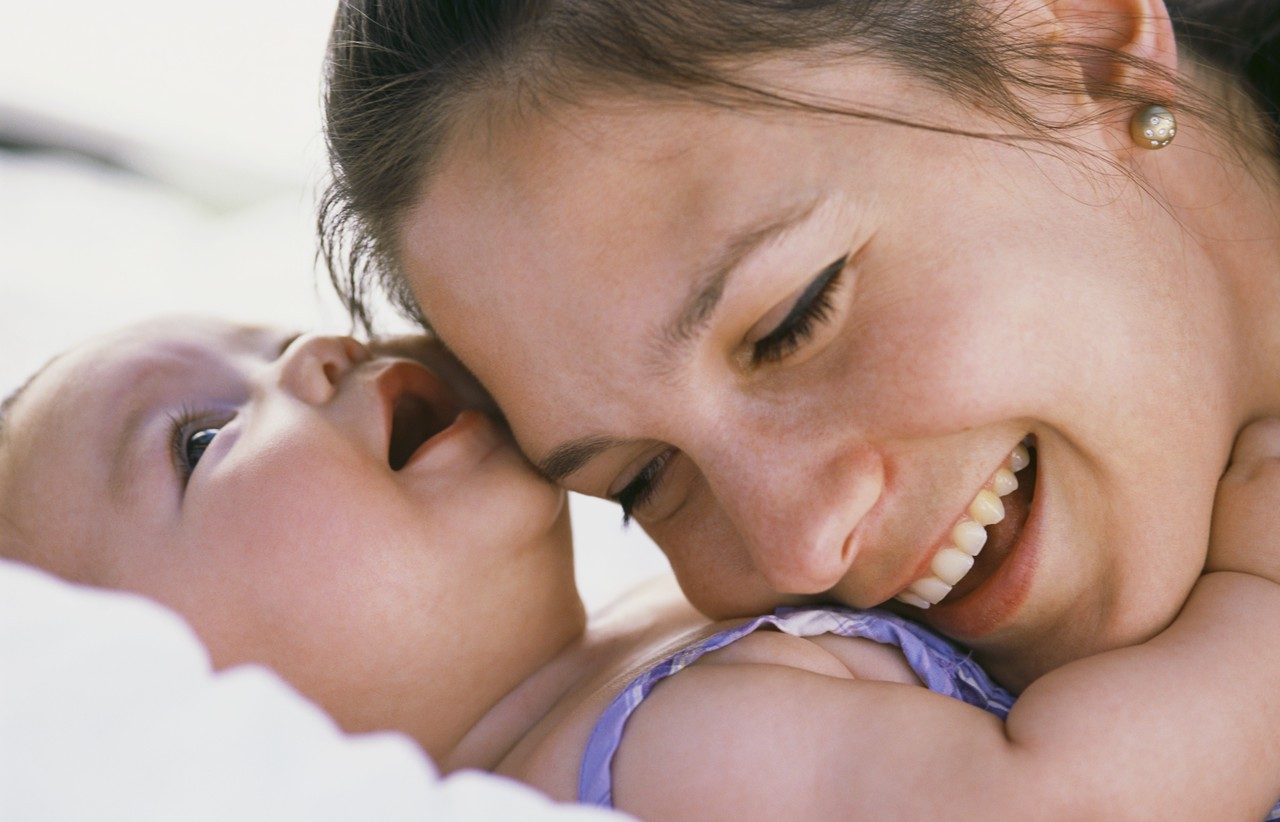 11 Heartfelt Baby Urns & Jewelry For Saying Good Bye To Your Child